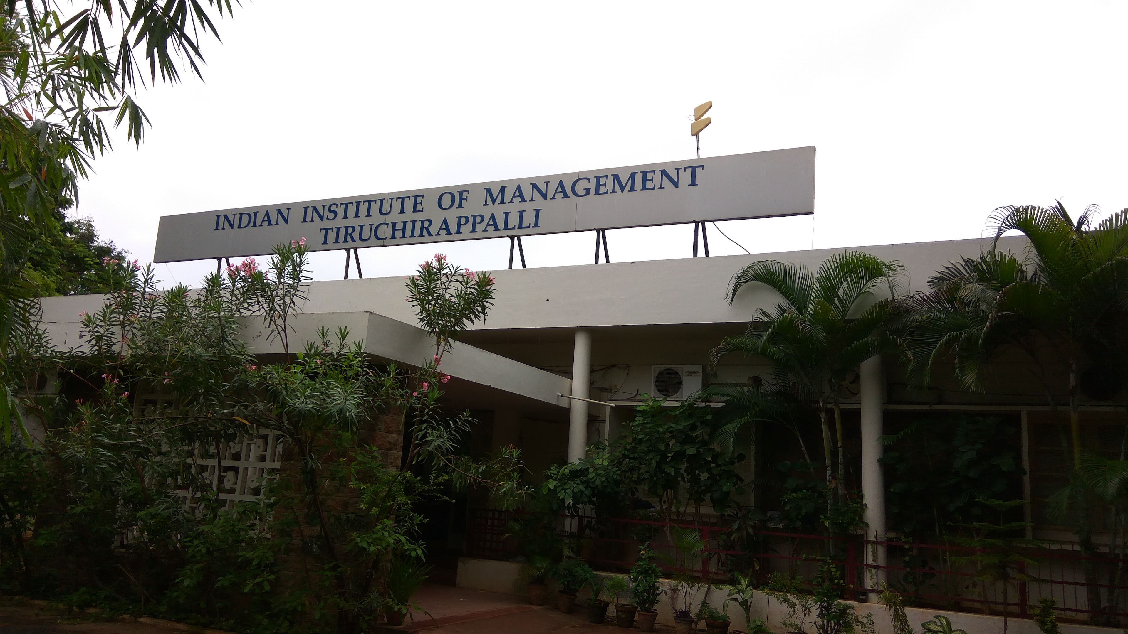 IIM Tiruchirappalli Genuine Reviews on Placements, Courses, Faculty & Facilities